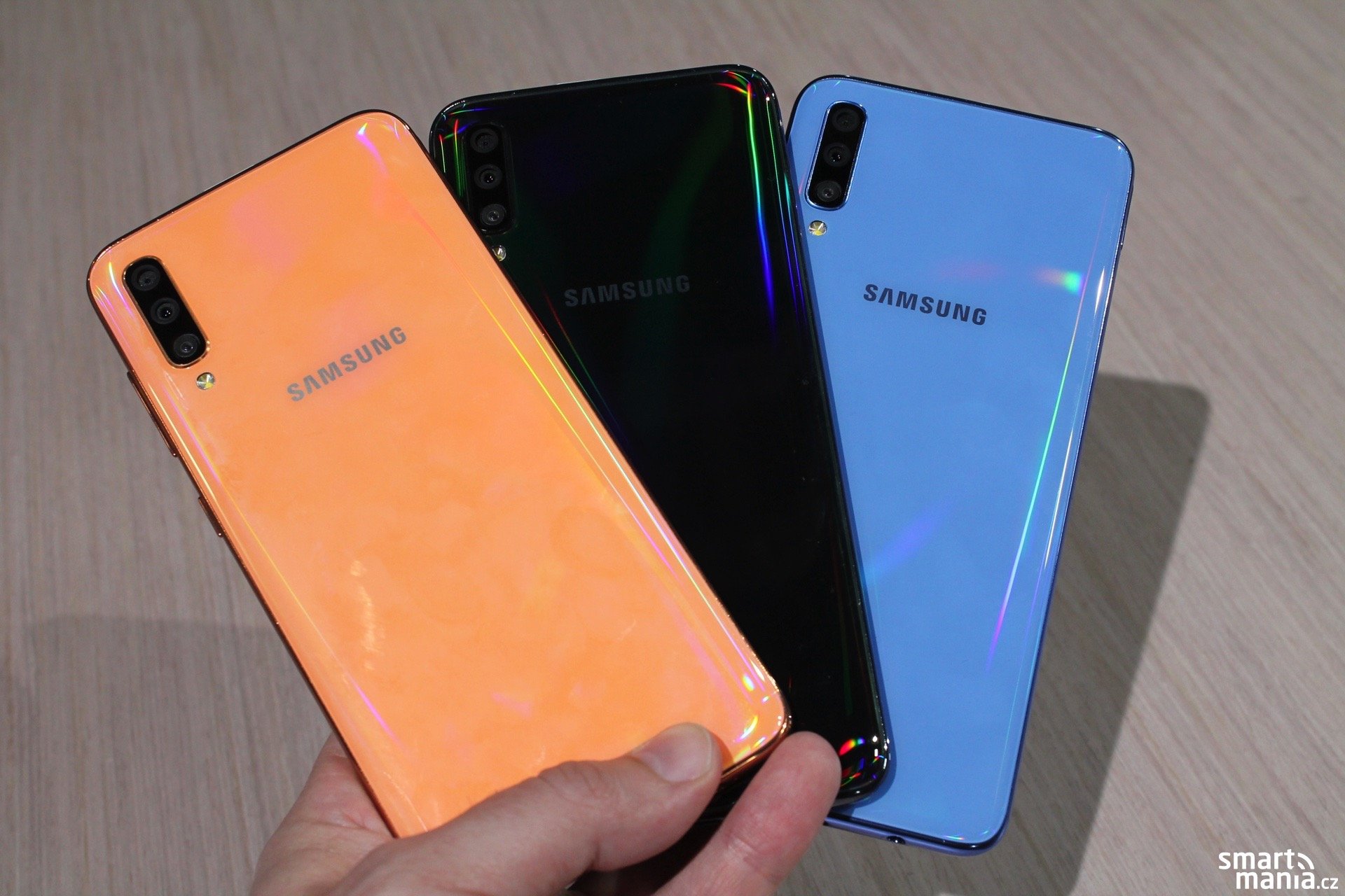 Samsung Galaxy A70 Obrovsk Telefon S Prot hl m Displejem Velkou