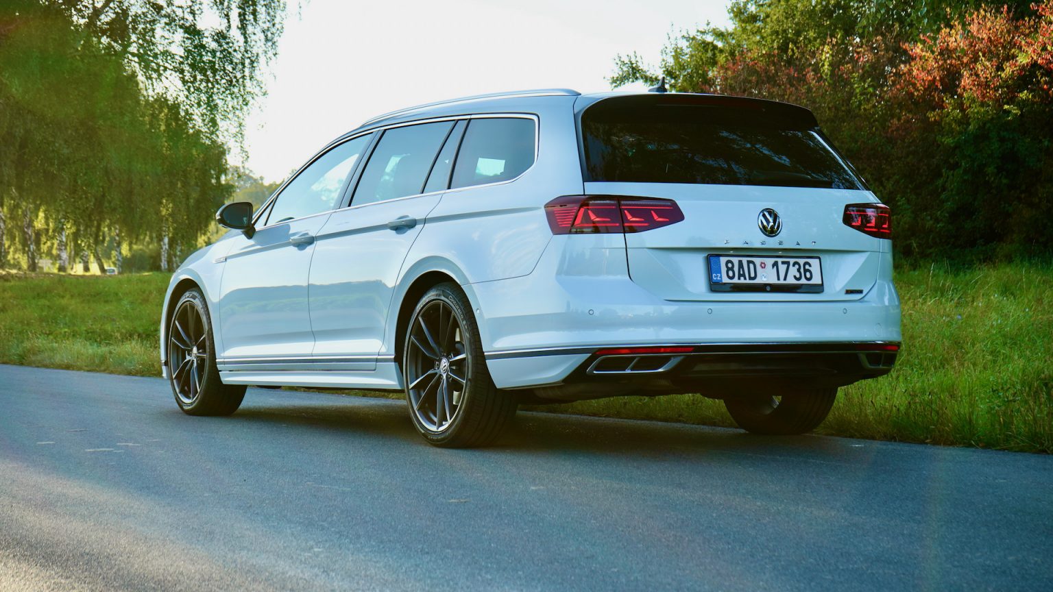 Test Volkswagen Passat R-Line (2020): osvědčená klasika pro zájemce o ...
