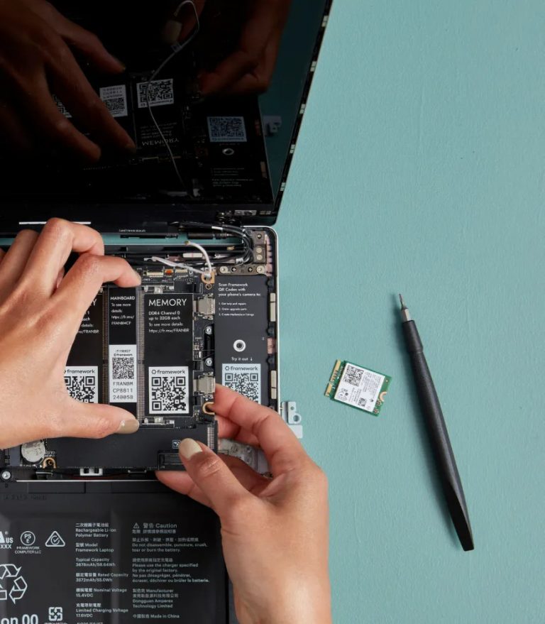 Modulární notebook Framework míří k prvním zákazníkům. Láká na snadnou ...