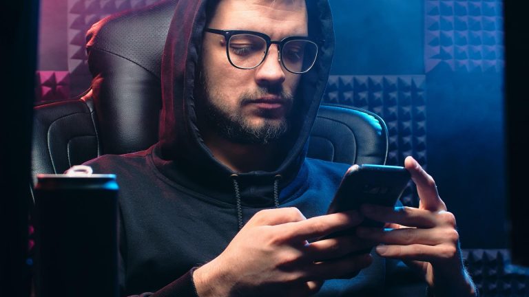 Umělá inteligence ChatGPT jako aplikace v mobilu? Dejte si velký pozor ...