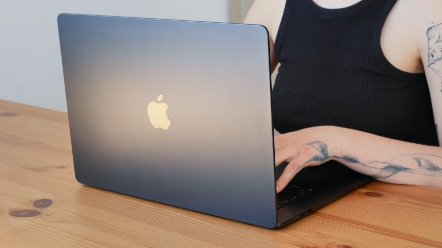 MacBook Air (M3, 2024) recenze: notebook, který už dávno není jen pro ...