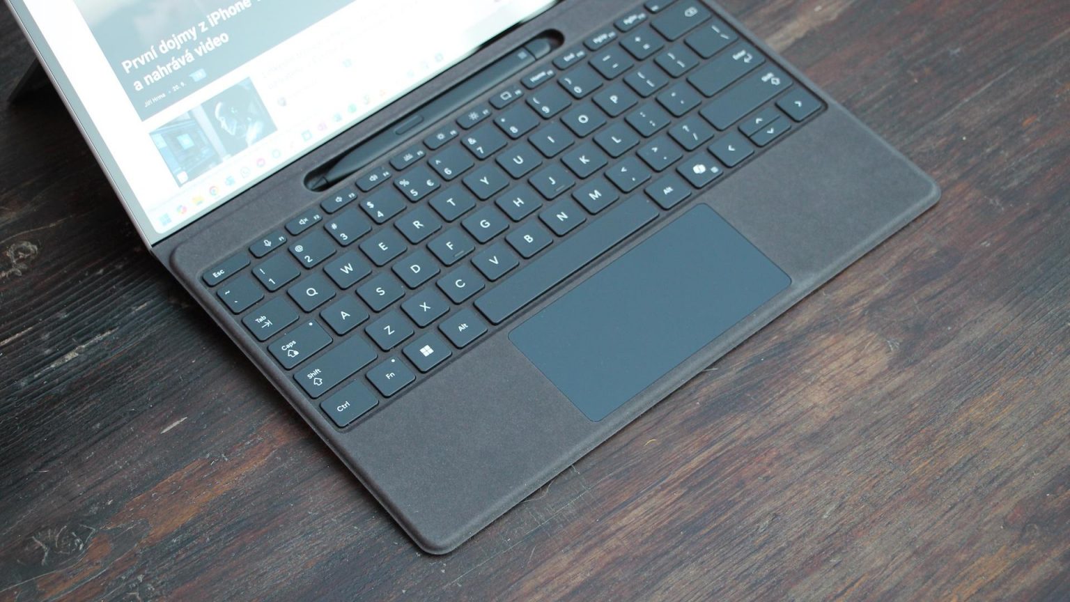 Recenze Microsoft Surface Pro Flex Keyboard: klávesnice k tabletu za 15 ...