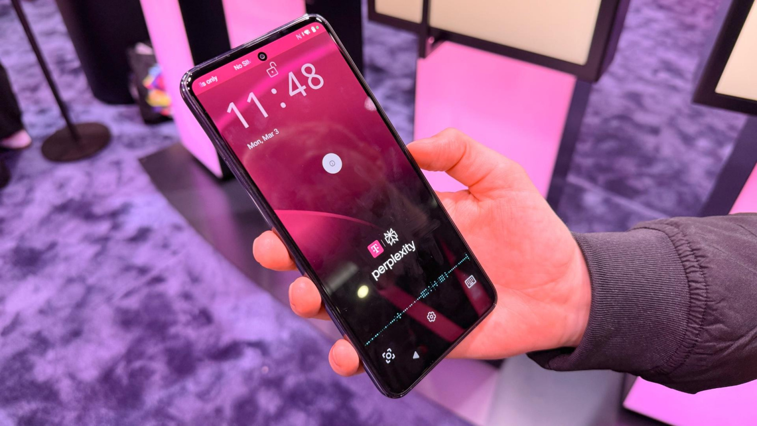 Vyzkoušeli jsme T-Mobile T Phone 3. Mobil postavený na umělé ...