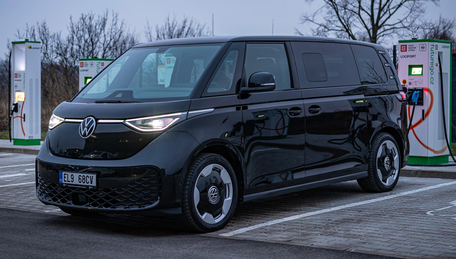 Test Volkswagen ID. Buzz Long (2025): retro fešák s řadou užitečných ...