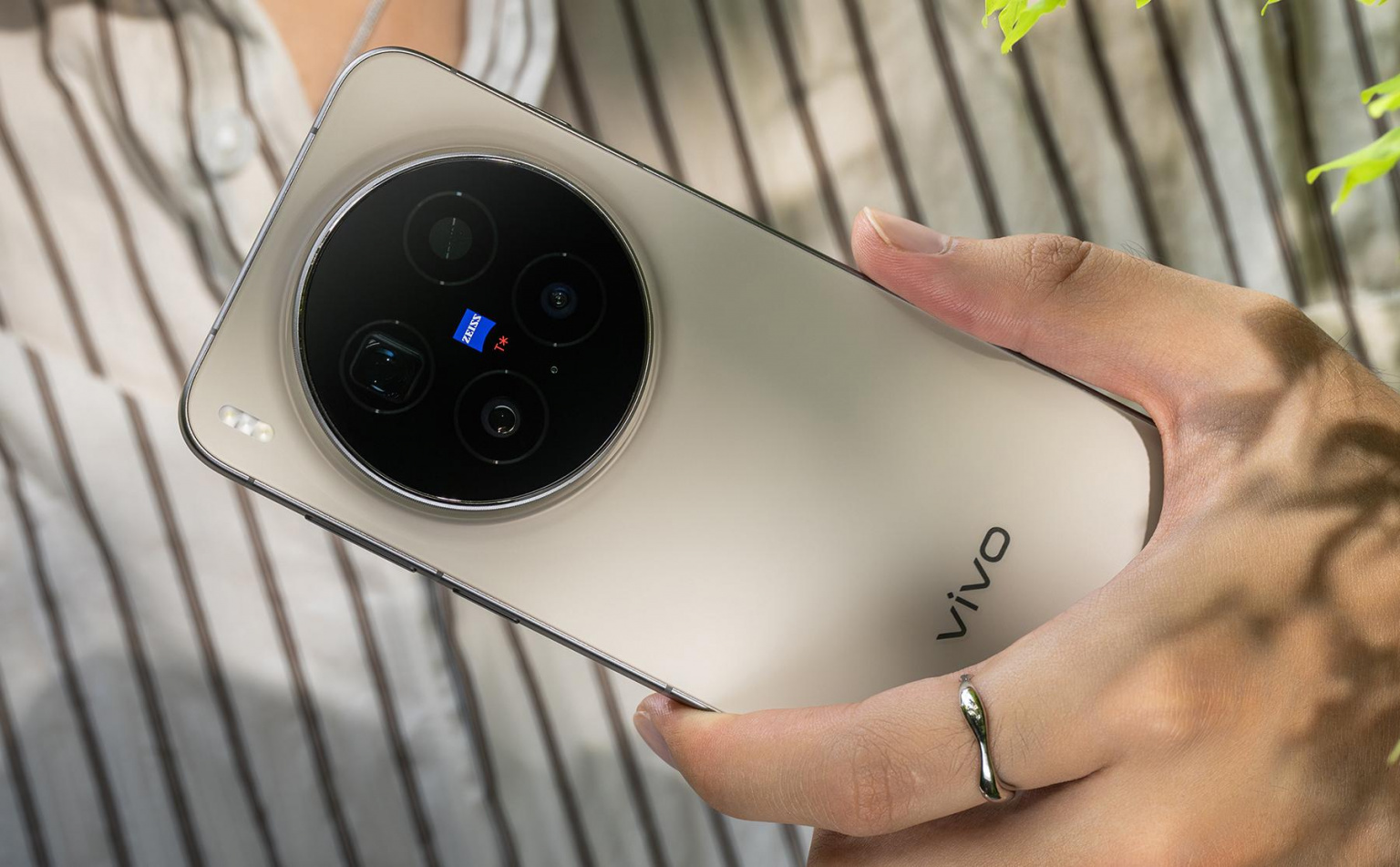 Král fotomobilů s fotokitem zdarma. Vivo X300 Pro je za super cenu a s ...