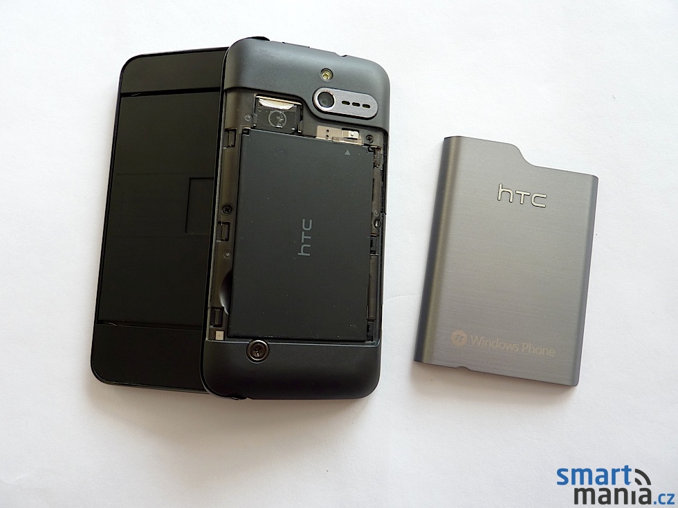 Velká recenze HTC 7 Pro: Šikula s Windows Phone 7 a QWERTY klávesnicí ...